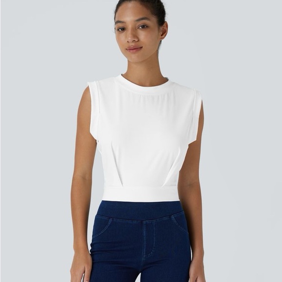 HALARA | Tops | Halara Crew Neck Sleeveless Cropped Tank Top | Poshmark